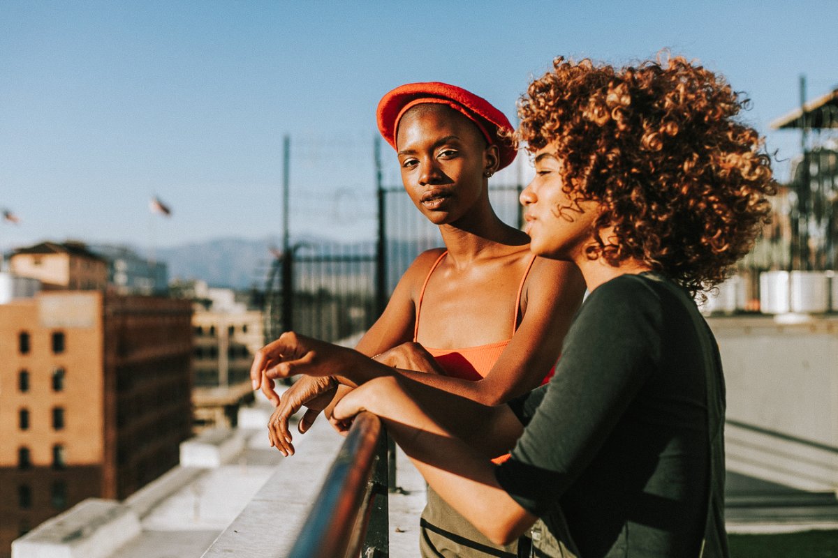 15 Signs Of A Fake Friend + How To Deal With It, From Experts