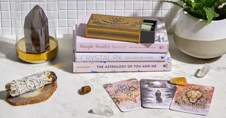 How To Read Oracle Cards Like A Pro: 5 Tips For Accurate Readings