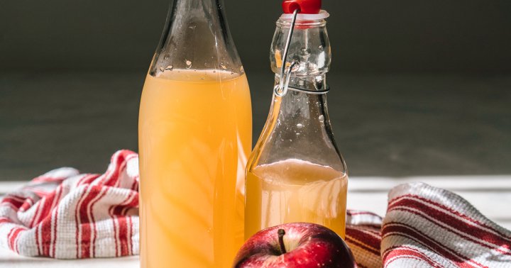 Apple Cider Vinegar Foot Soak: 5 Benefits + How To Make One