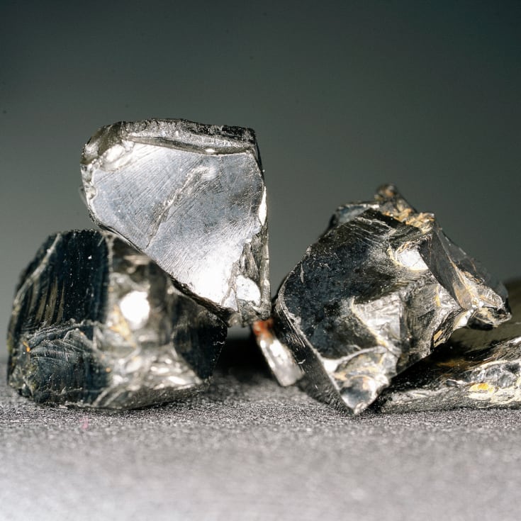 Shungite Properties: The Benefits Of This Purifying Stone