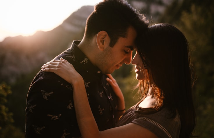 How To Kiss: 26 Tips To Be A Better Kisser, From Experts