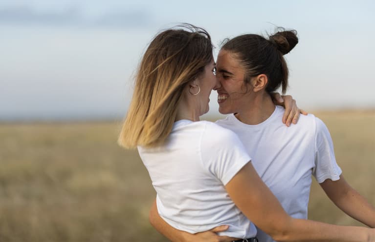 A Beginner's Guide To Eloping: What To Consider & Expert Tips